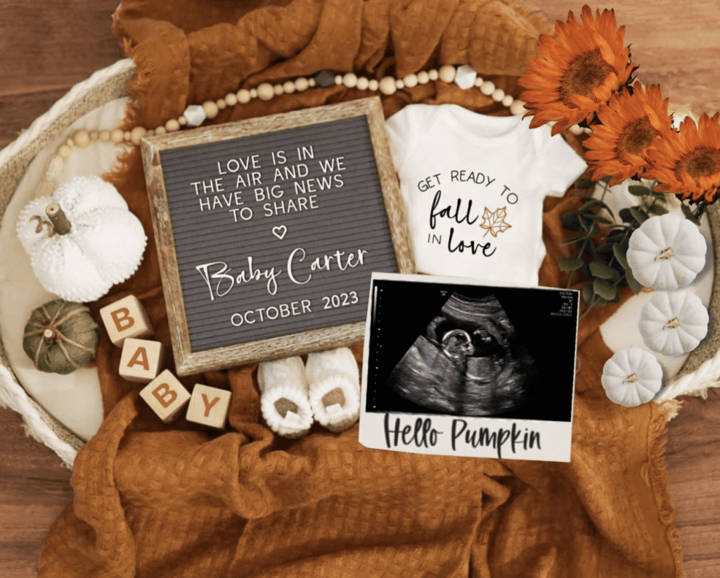 Special Fall Pregnancy Announcement Ideas You'll Love